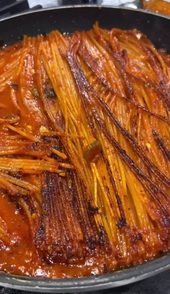 Spaghetti all’Assassina (Killer Spaghetti): Crispy, Spicy, Burnt-to ...